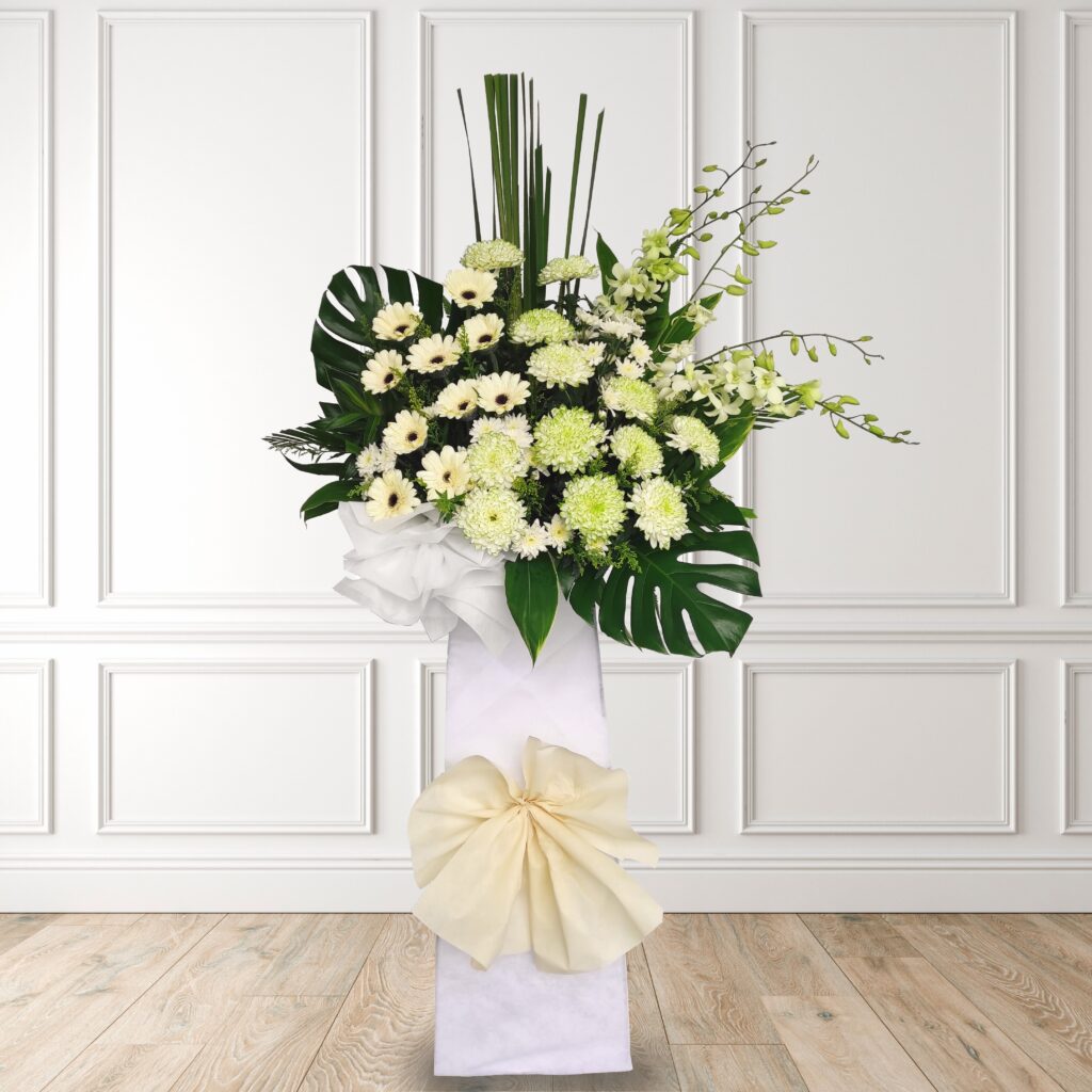 CO1030 Condolences / Funeral Wreath - Blooming