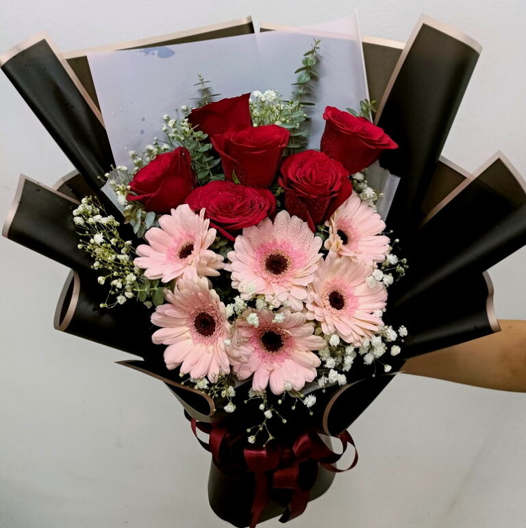 6 red rose & 6 pink daisy in a special hand bouquet - Blooming