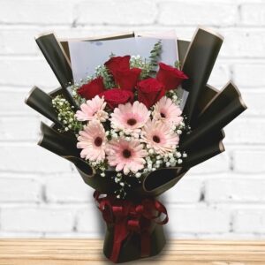 6 red rose & 6 pink daisy in a special hand bouquet - Blooming