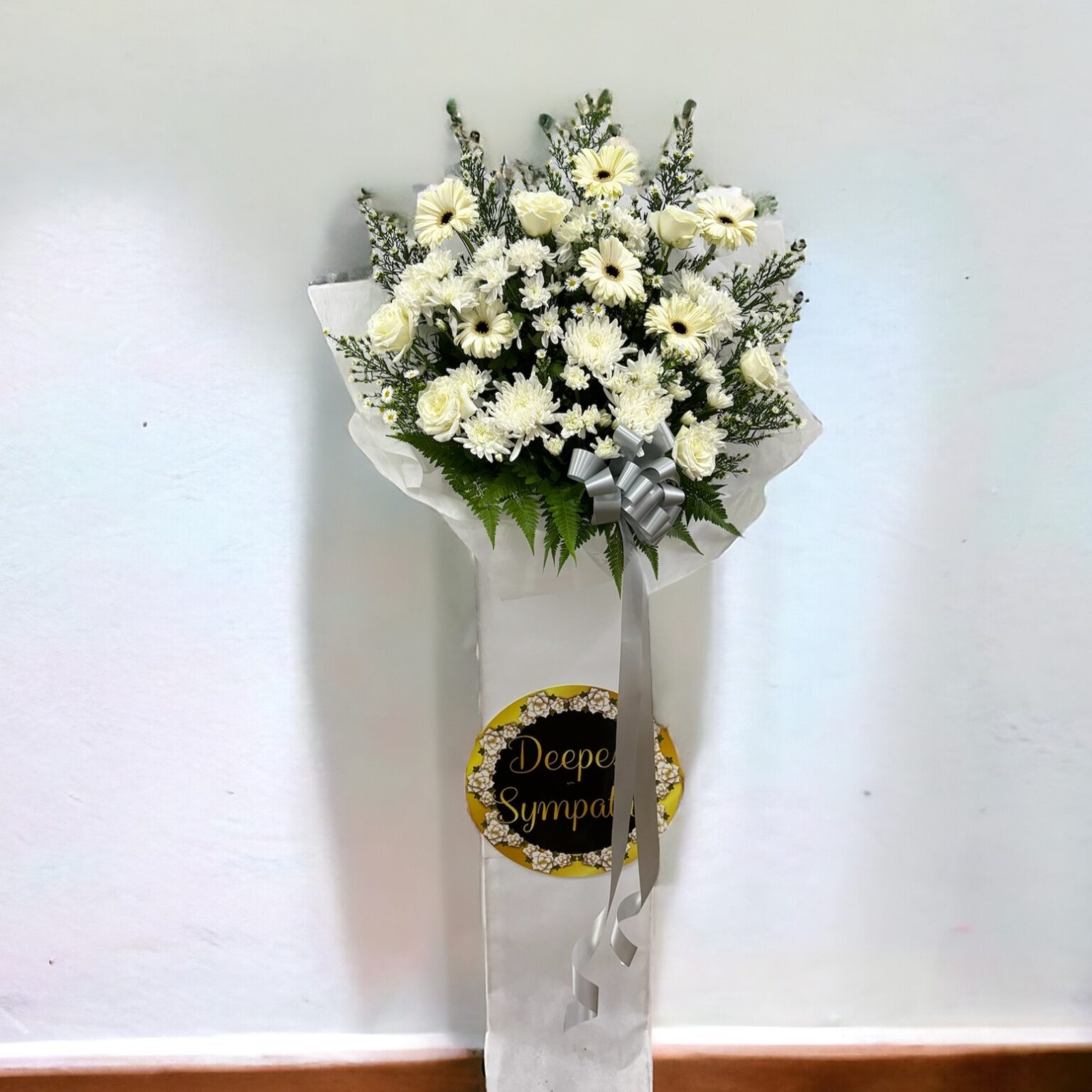 CO1009 Condolences / Funeral Wreath - Blooming