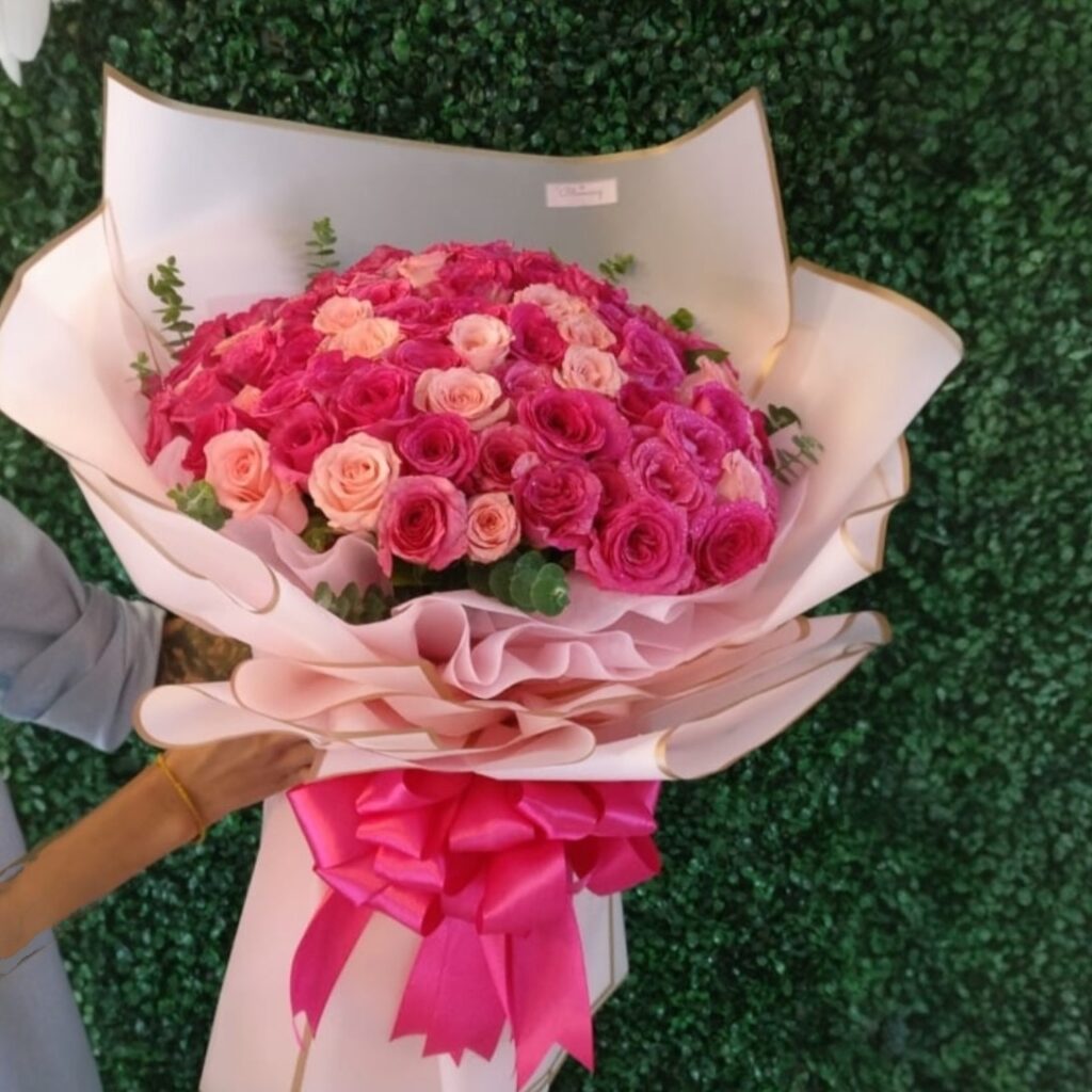 100 light and hot pink roses hand bouquet delivery by Blooming Florist