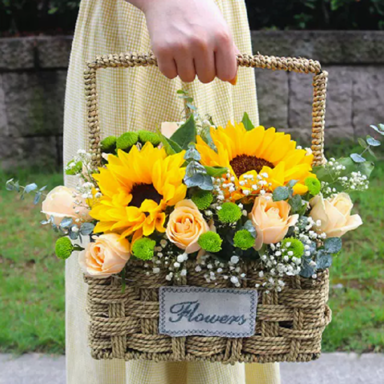 Online sunflower and chamapgne roses basket - Blooming